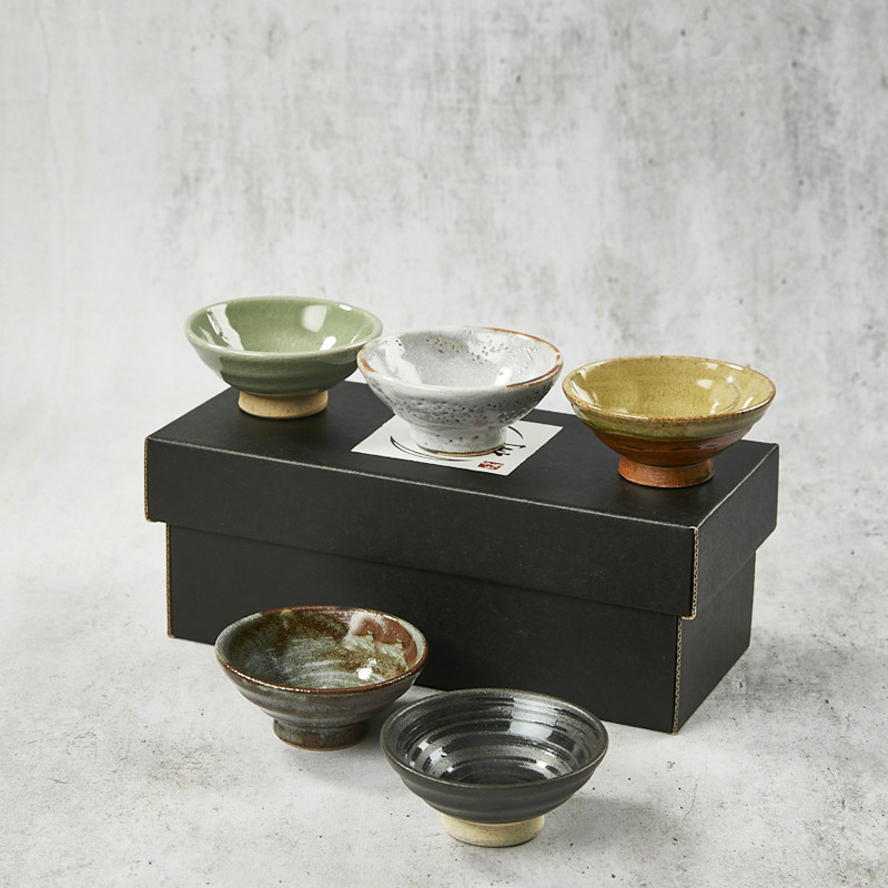Assortments of 5 cups in Saké, Sakazuki flat - glasses & blow ...
